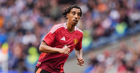 Manchester United Leny Yoro Le Terrible Diagnostic Tombe