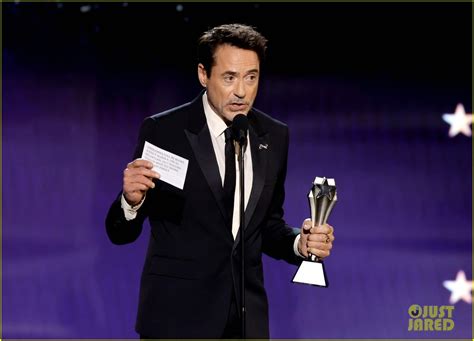 Robert Downey Jr Reads His Bad Reviews During Critics Choice Awards