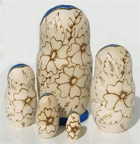 ლურჯი ეკლესია თოჯინები ზე