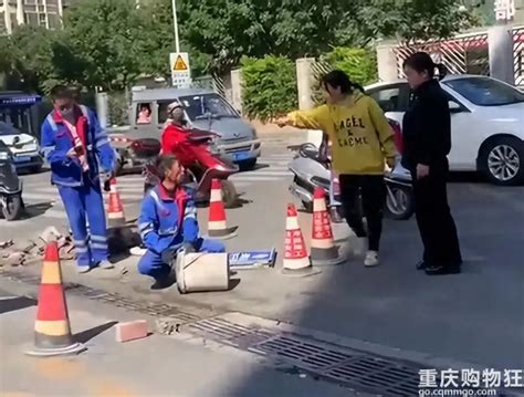 奔驰女辱骂抢修工人后续，车内有警帽？警方回应处理结果 买车用车 重庆购物狂