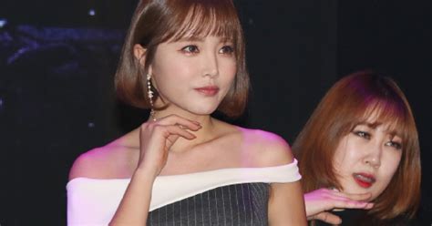 홍진영 밀착 드레스에 드러난 각선미 홍진영 쇼케이스