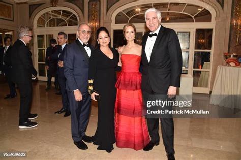 Dr Jonathan Lapook Photos And Premium High Res Pictures Getty Images