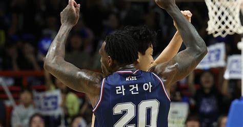 Kcc 또 1만 넘게 모인 부산서 연승13년 만의 우승까지 1승