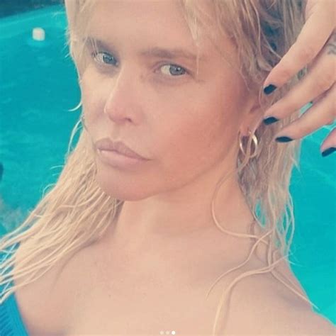 Las Fotos Sensuales De Nazarena Vélez En La Pileta Y A Cara Lavada