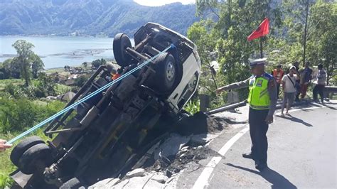Truk Muat Pasir Kecelakaan Di Jalur Kedisan Penelokan Kintamani Bali Express