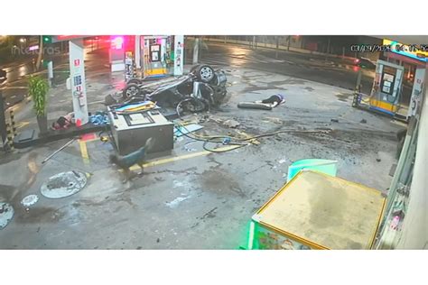 Acidente Em Posto De Combustível Na Zona Sul De Sp Deixa Feridos E Mortos