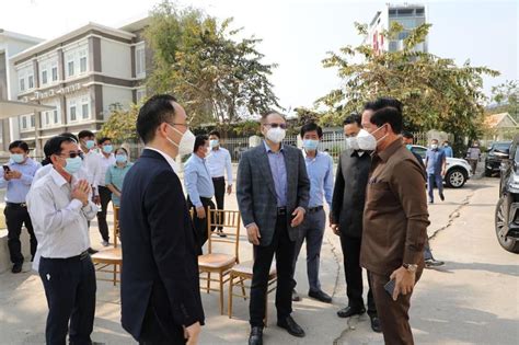 អភិបាល រាជធានី និង ក្រុមការងារ ពាក់ព័ន្ធ នឹង ការបង្ការ ទប់ស្កាត់ ជំងឺ កូ វីដ ១៩ ចុះ ពិនិត្យ