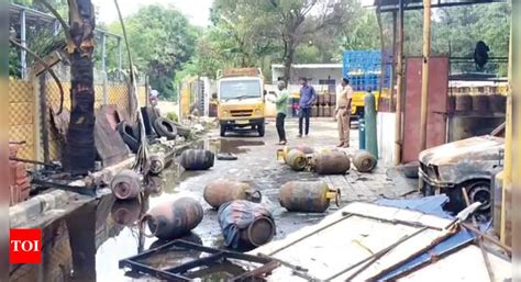 Fire Accident Two Dead 10 Injured In Lpg Godown Blast Chennai News