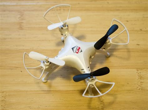 Дешевый квадрокоптер с камерой для начинающих. Quadrocopter Skytech TK ...