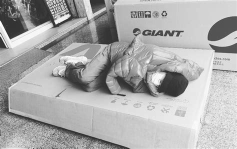 捷安特 騎格單車 營業日常 北高雄知名單車網紅心酸畫面流出 另類開箱文 開箱完不准回家只好露宿騎格