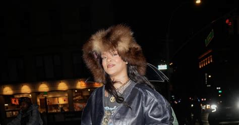 Модні головні убори 2025 як Ріанна стилізувала хутряну шапку фото Hochu Ua