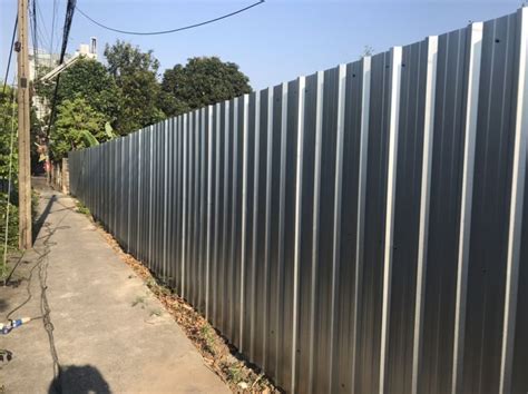 ผลงานติดตั้ง รั้วเมทัลชีท ต ตลาดขวัญ อ เมือง จ นนทบุรี ฮ โฮม รั้วคาวบอย 081 467 4663