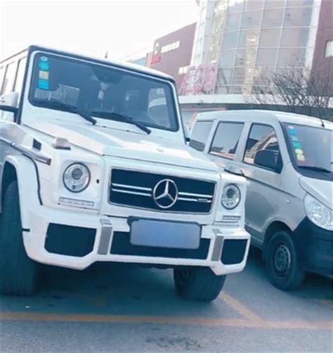 加价70万奔驰g63现上海，本不会注意，但女车主身材实在吸睛搜狐汽车搜狐网