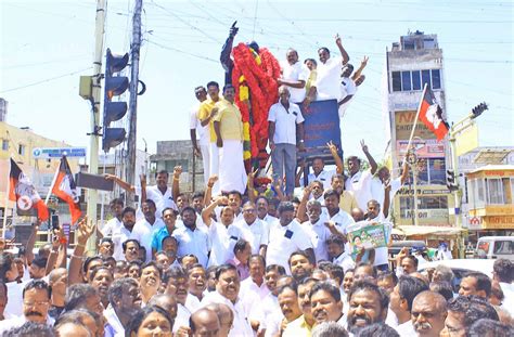 இன்று 114 வது பிறந்த நாள் நெல்லையில் அண்ணா சிலைக்கு திமுக அதிமுக