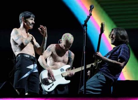 Red Hot Chili Peppers Rock Out Shirtless In Las Vegas Uinterview