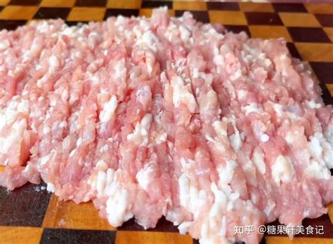 莲藕蒸肉饼，肉质滑嫩，鲜甜可口又多汁，而且营养也非常的丰富，家里有孩子的，赶紧安排起来吧 知乎