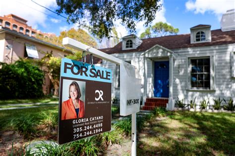 Us Pending Home Sales Index Hits Lowest Level Ever The Epoch Times