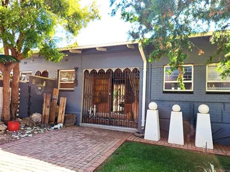 3 Bedroom House For Sale In Lime Acres P24 114413855