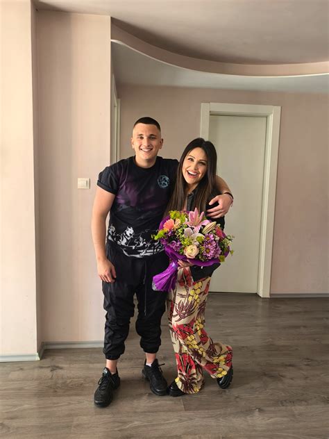 Reni Честит рожден ден Борис Пожелавам ти да си здрав да мечтаеш и да постигаш целите си