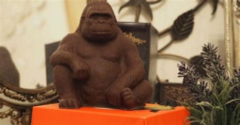 バレンタイン恒例のゴリラチョコにホットミルクを注いでみた→予想の斜め上をいく事態発生 いいね！ニュース