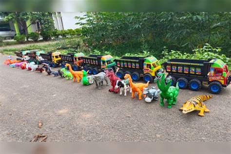 彩色汽车车队玩具出发运输乘客 玩具 运输 出发