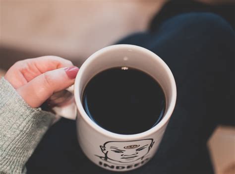 무료 이미지 커피 컵 마시는 것 민들레 커피 음주 카페인 검은 색 음료 식기류 손가락 Kopi Tubruk