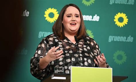 Grünen Chefin Ricarda Lang hat sich verlobt Show Biz Boulevard