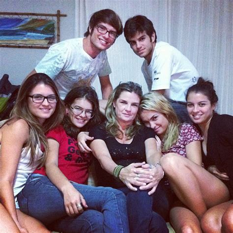 Rebeldes Lua Blanco Com Família