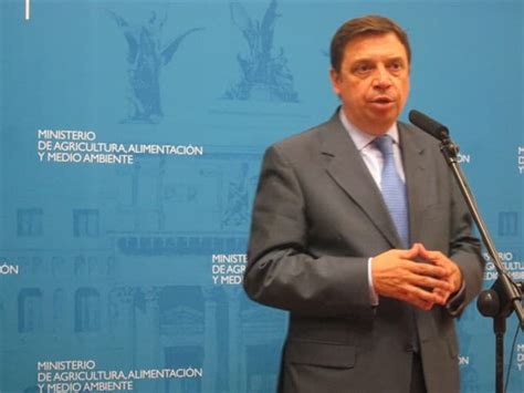 Luis Planas destaca el esfuerzo del sector vitivinícola para hacer de