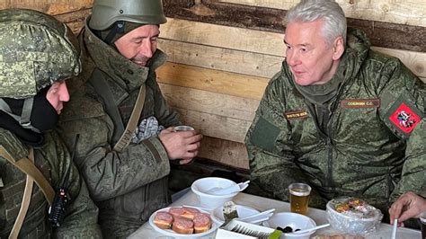 Ukraina Mer Moskwy Siergiej Sobianin pojawił się na froncie Jego