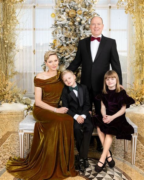 Königin Rania Im Max Mara Look setzt sie auf farbenfrohe Eleganz