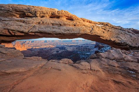 Арка Mesa в национальном парке В штате юта Canyonlands час заката