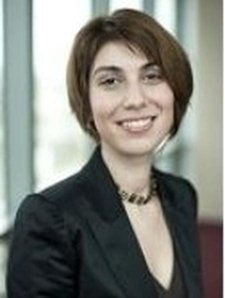 Laura Munteanu Mazars à Paris La Défense Viadeo