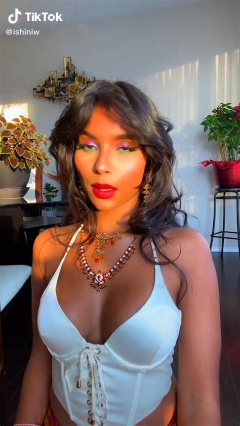 Cute Ishini W Shows Cleavage In White Crop Top