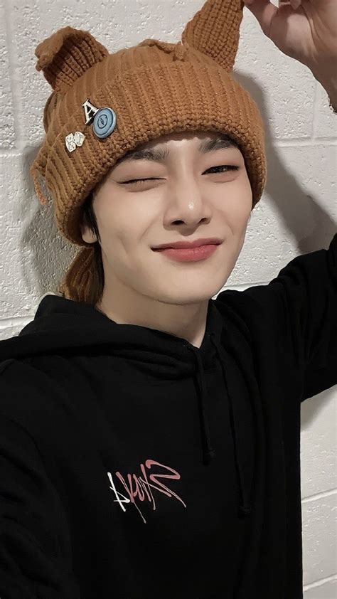 Pin De Hyun Jinnie Em Jeongin Celebridades Coreanas 17 Kpop