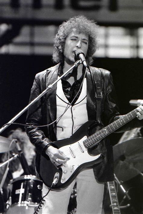Bob Dylan Goes Electric At 1965 Newport Folk Festival