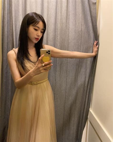 티아라 함은정 여리여리한 요정 몸매골드 드레스도 찰떡 헤럴드 Pop