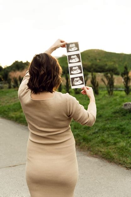 Premium Photo Pregnant Couple