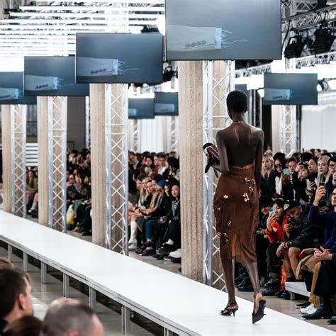 23fw 패션위크 런웨이 무대 Y Magazine 와이 매거진