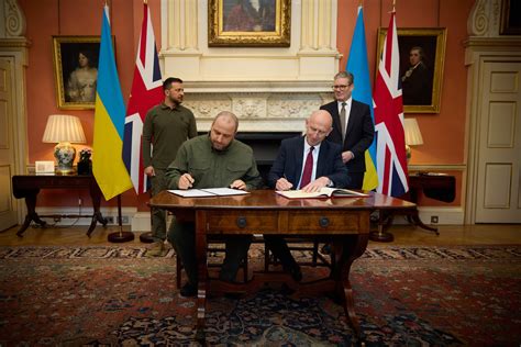 Україна та Велика Британія підписали кредитну угоду на 2 млрд фунтів