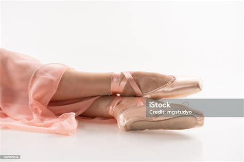 발레리 나 발레 신발 바닥에 포인트에 박 았 Performing Arts Event에 대한 스톡 사진 및 기타 이미지