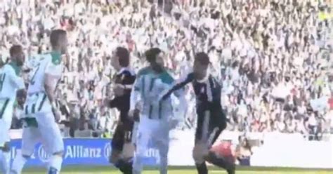 호날두 퇴장 상대 수비수 얼굴 가격한 호날두 대체 왜