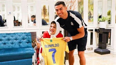 Profil Fatima Hamami Pelukis Yang Dipeluk And Bikin Christiano Ronaldo