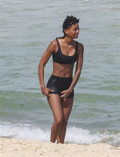 Willow Smith Makes Out With Singer Eddie Benjamin On Australian Beach
