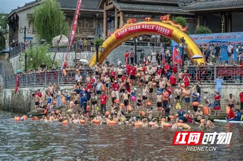 洪江区300余名游泳爱好者畅游沅江 洪江区 湖南频道 红网