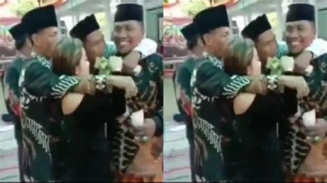 Viral Video Bapak Bapak Berpeci Dan Sarungan Rebutan Nyawer Biduan Cantik