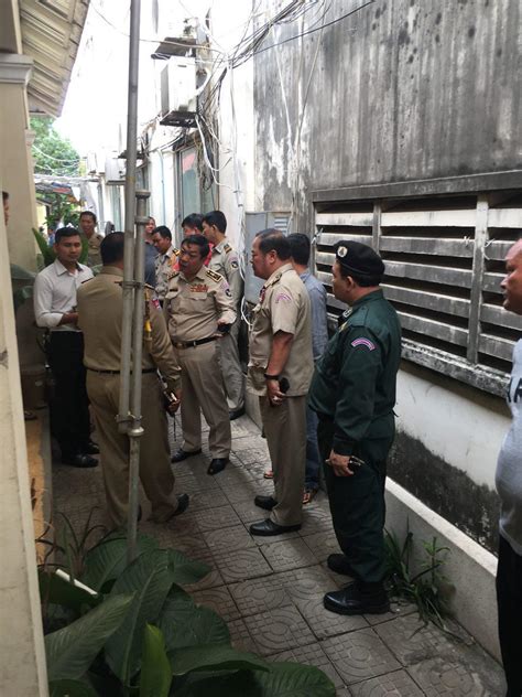 មន្ត្រីនគរបាលបាញ់សម្លាប់ខ្លួនឯងនៅក្នុងបន្ទប់ធ្វើការ បង្កឲ្យមានការភ្ញាក់ផ្អើល Khmernote