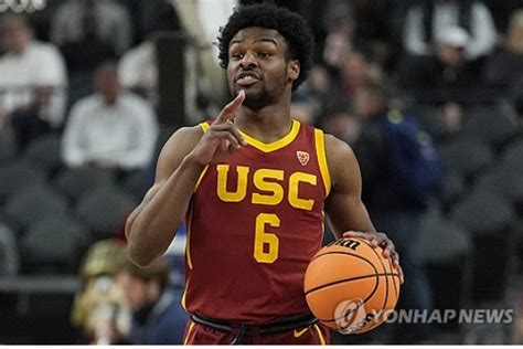 [nba] ‘르브론 아들 브로니 예정대로 Nba 드래프트 참가···아버지와 한 팀에서 뛸까