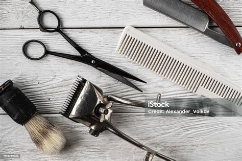 빈티지 이발사 도구 위험한 면도기 미용 가위 오래 된 수동 클리퍼 빗 면도 브러시 0명에 대한 스톡 사진 및 기타 이미지 0명 1920 1929 년 가위 Istock