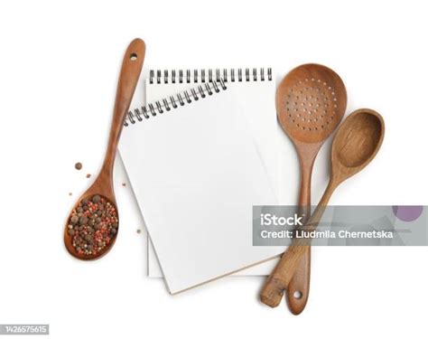 흰색 배경에 빈 조리법 책 향신료 및 나무기구 텍스트를 위한 공간 0명에 대한 스톡 사진 및 기타 이미지 0명 공란 노트 Istock